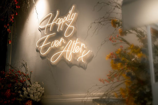 What Size Neon Sign Should I Use For My Wedding? - CV Linens™