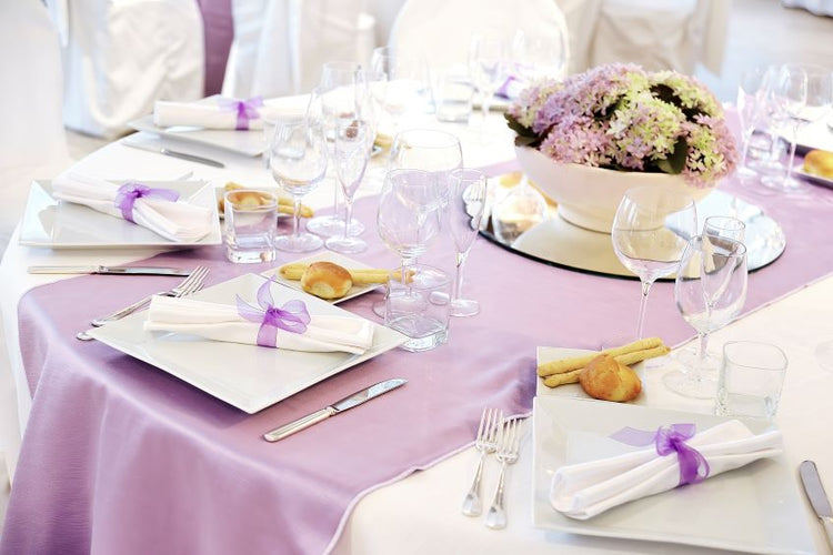 Table Runner vs Overlay: What’s the Difference? – CV Linens™