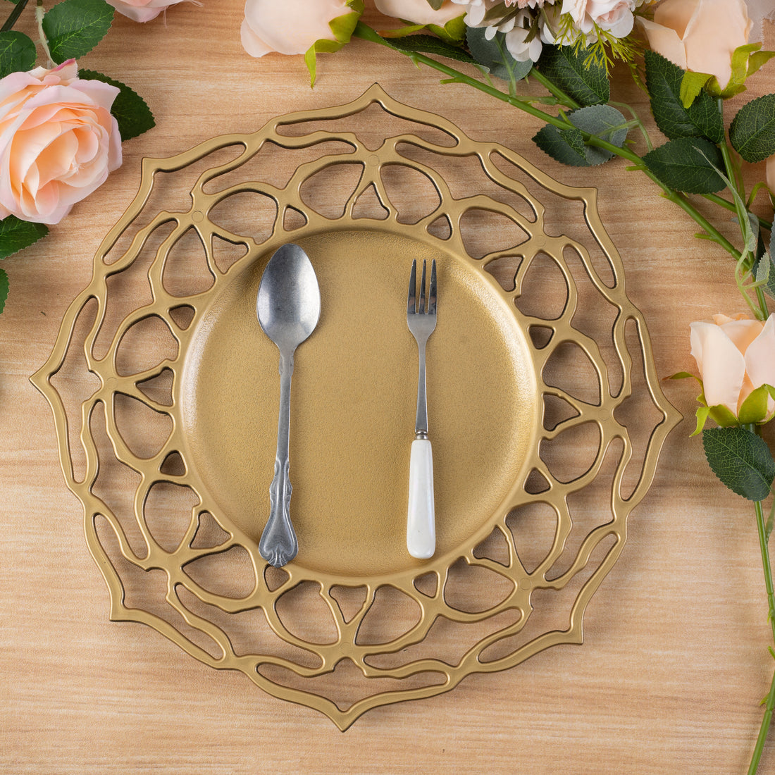 Petal Edge Acrylic Charger Plate Gold– CV Linens