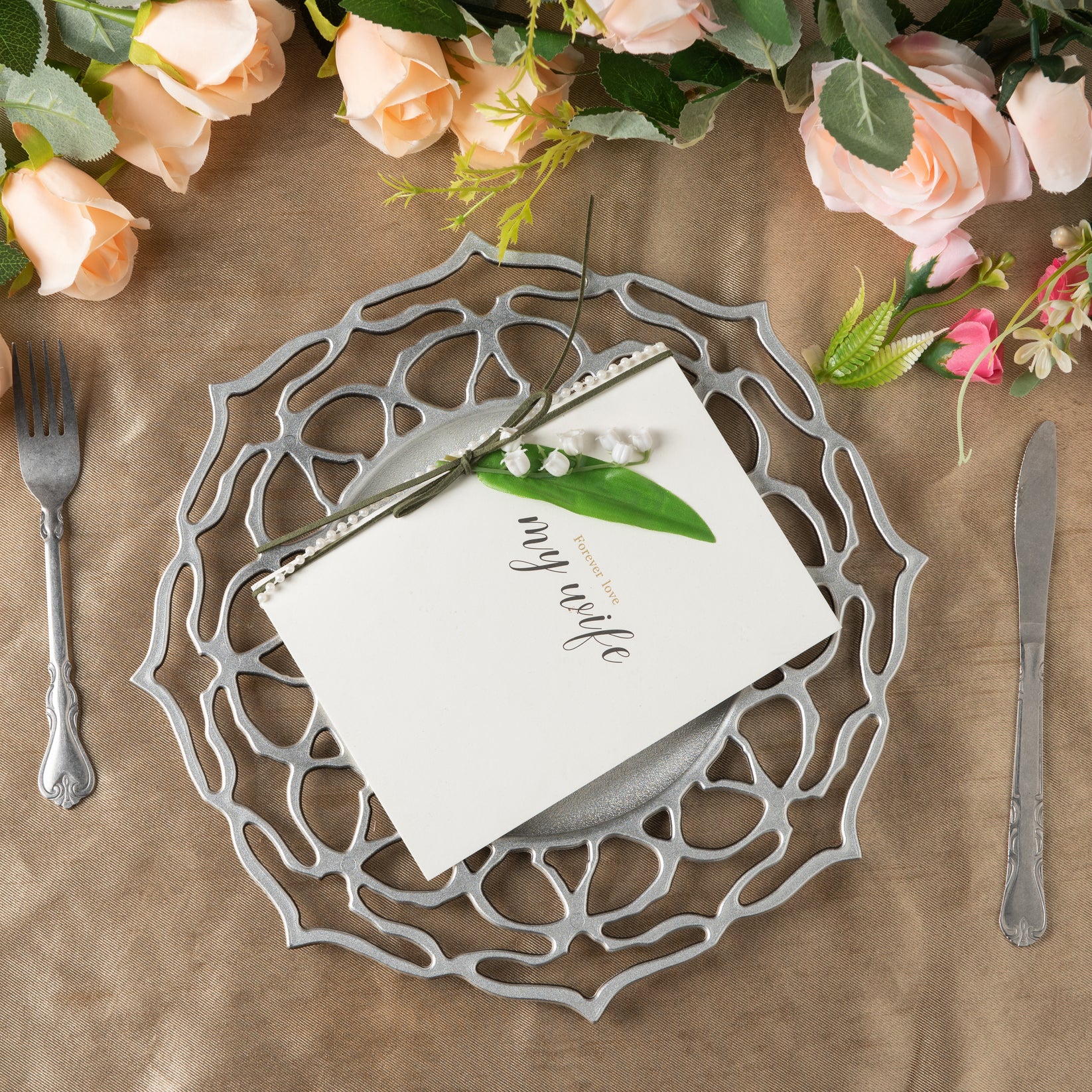 Petal Edge Acrylic Charger Plate - Silver - CV Linens™