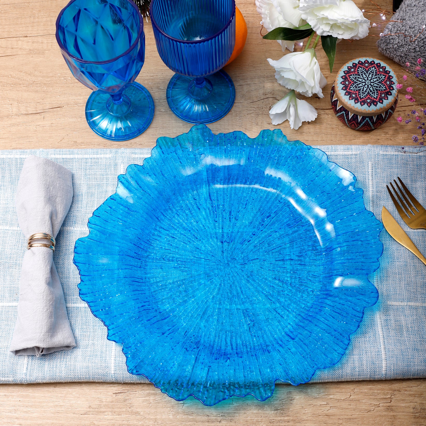Transparent Reef Plastic Charger Plate – Blue - CV Linens