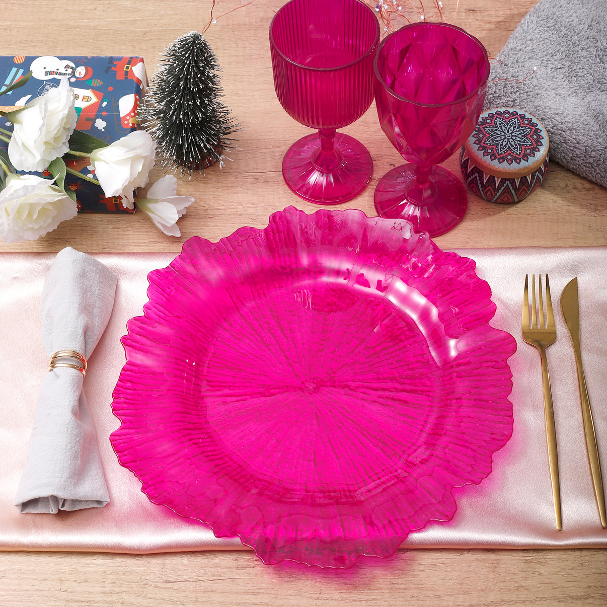 Transparent Reef Plastic Charger Plate – Fuchsia - CV Linens